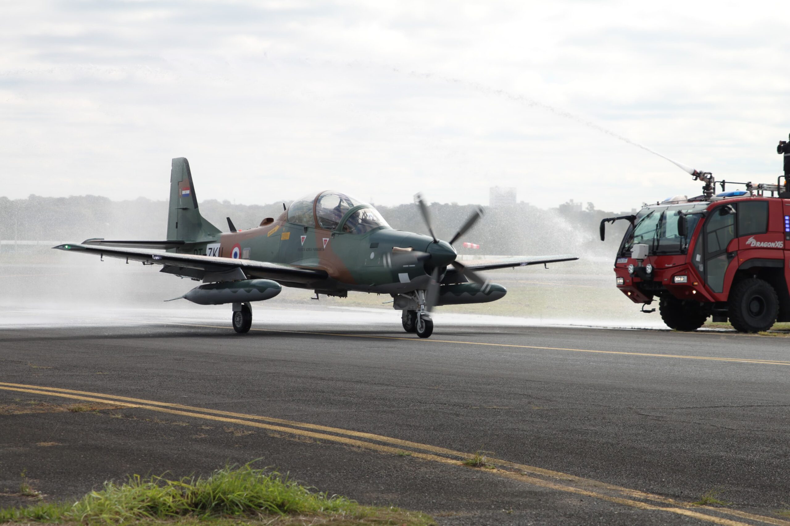 Embraer hace entrega de cuatro A-29 Super Tucano a la Fuerza Aérea de ...
