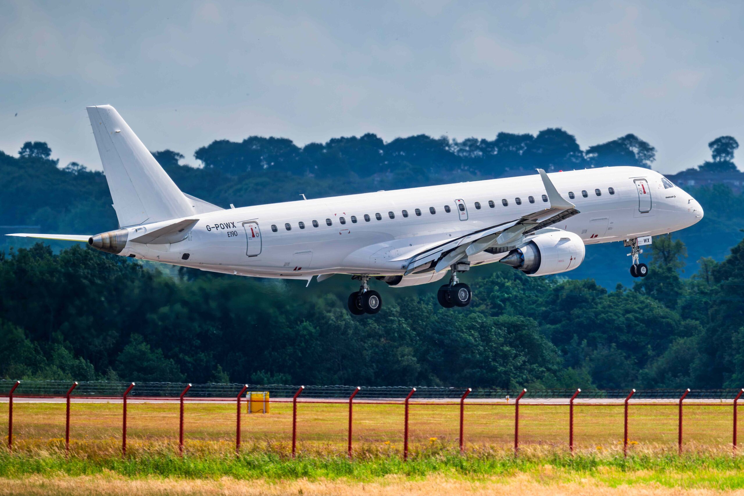Titan Airways Incorpora Su Primer Embraer E190LR Aviaci n News